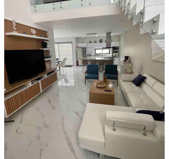 Beautiful House | Jacuzzi Spa | 3 Br 2.5 Ba | A/c - Ensenada