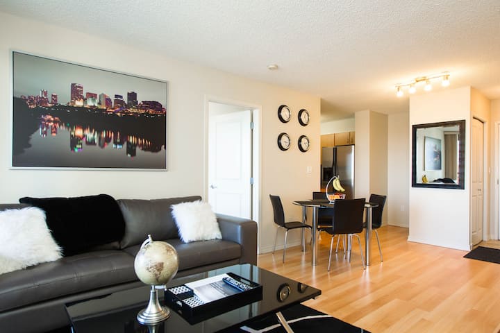 The Heart Of 104th Street - Edmonton, Canada