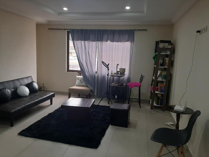Departamento Amoblado En  Condominio Con Parqueo - Cuenca