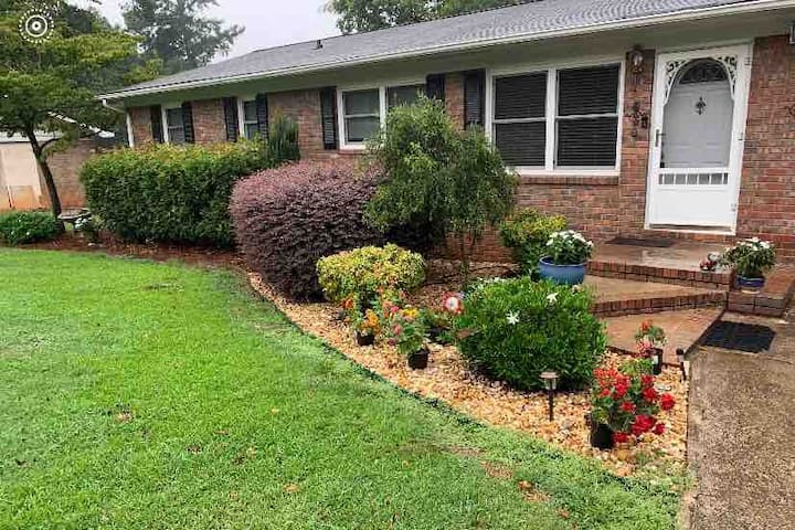 New Cozy Home/fenced In Yard Dog - Athens, GA