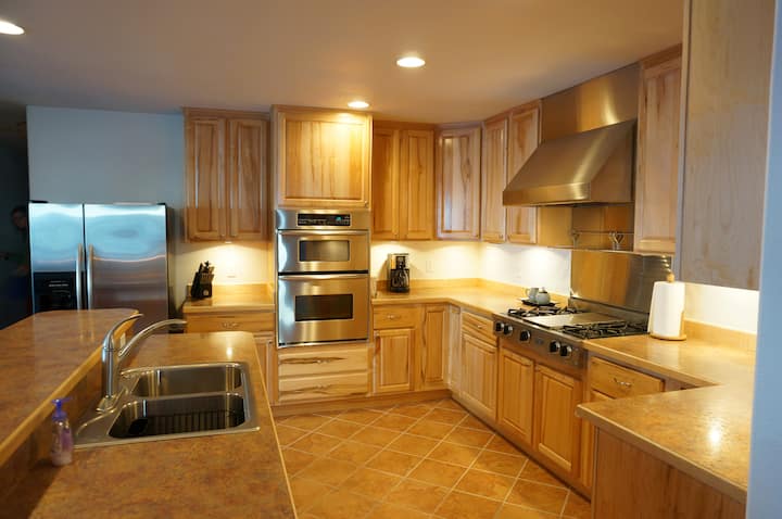 Ideal Location, Comfortable, Incredible Kitchen - Alyeska, AK