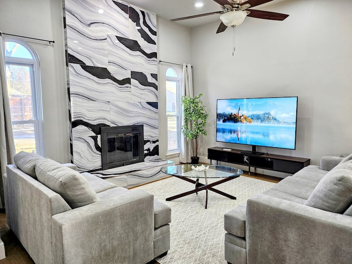 Contemporary Central Comfort - Carrollton, TX