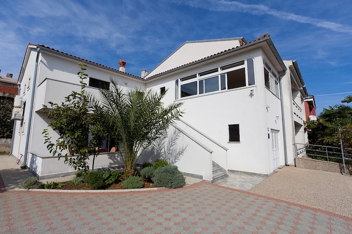 Apartment Ana, Close To The Sea - Krk