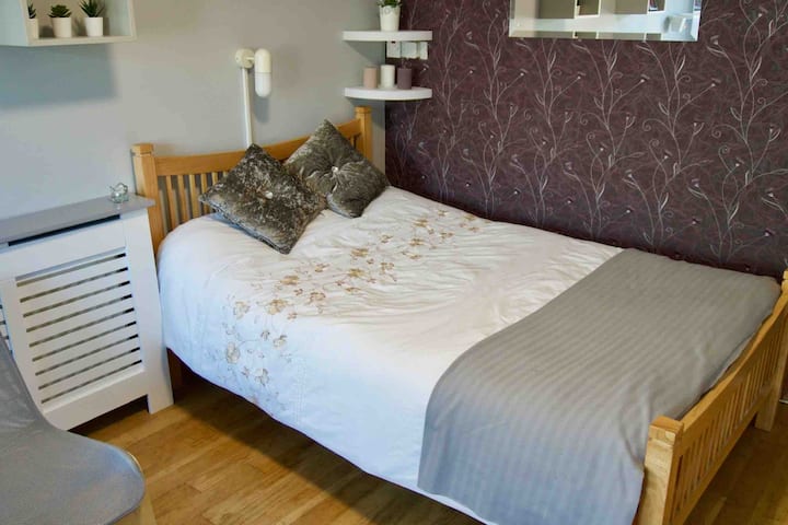 Spacious Room W/ En-suite - Maynooth