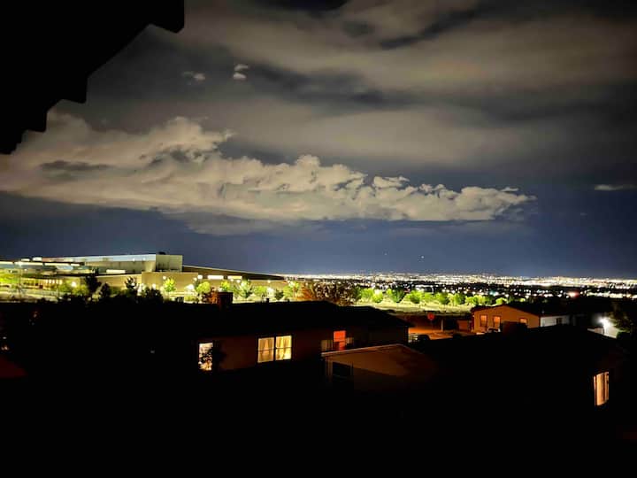Peaceful Stay With Scenic Views - Albuquerque, NM