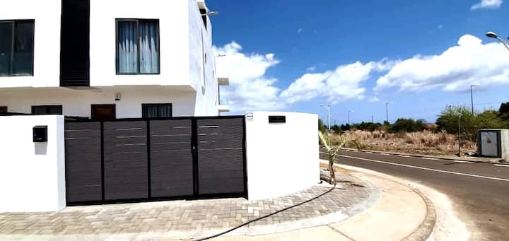Luxury 3 Bedroom Villa With Private Pool & Parking - Mauritius