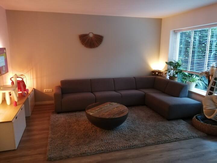 Ruime Woning In Rustige Kindvriendelijke Buurt - Holandia