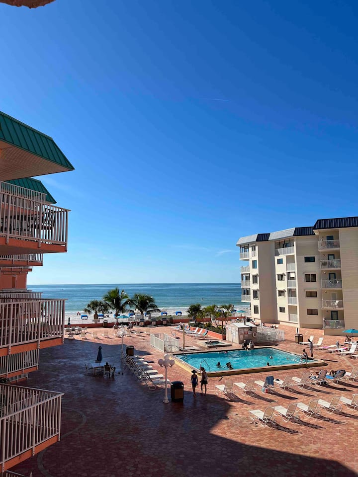 On The Beach/beautiful Views - Redington Shores, FL
