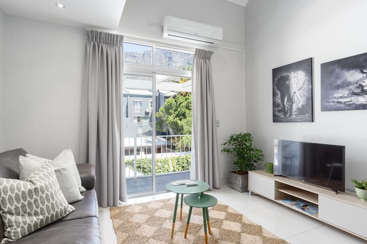 Cosy Getaway With Stunning Mountain Views - Le Cap