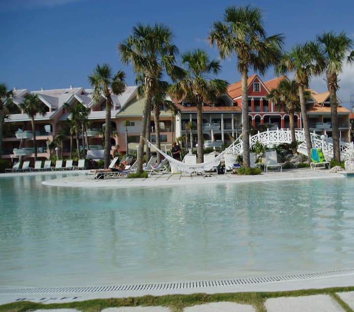 Coral At Taino Beach: 1-br, Sleep , Full Kitchen - Freeport