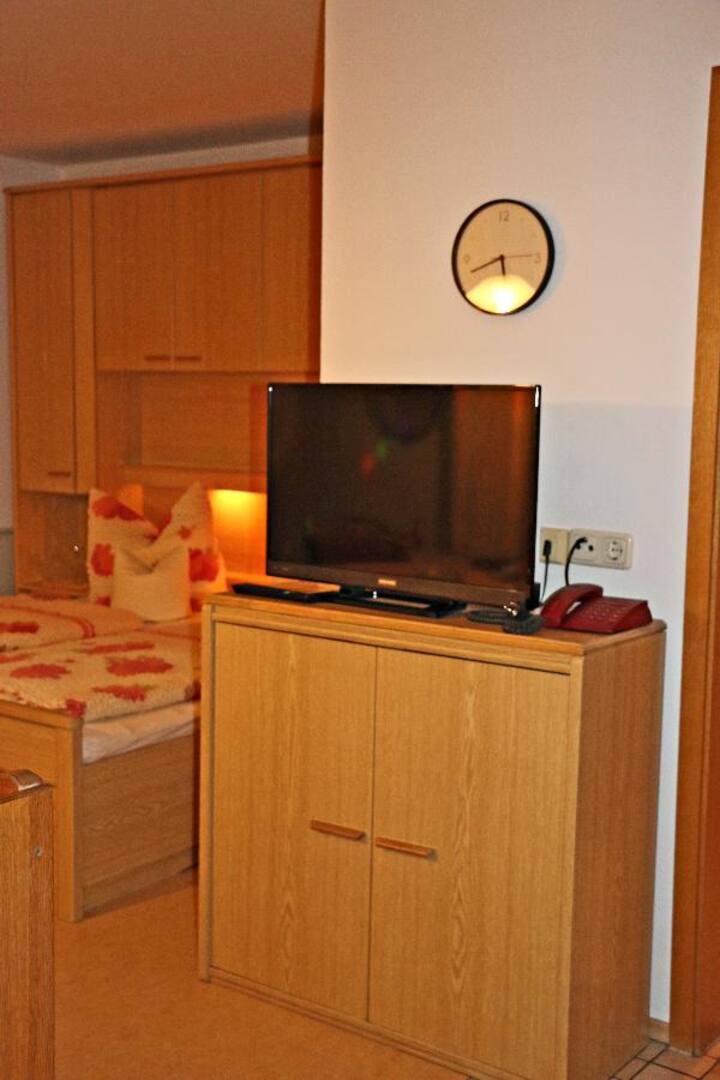 In Ortsmitte Gelegenes Appartement Mit Kostenlosem Stellplatz - Pöcking