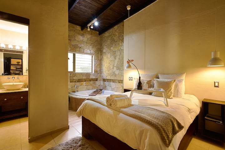 Small Queen Room W/jacuzzi Tub & A/c - Dominican Republic