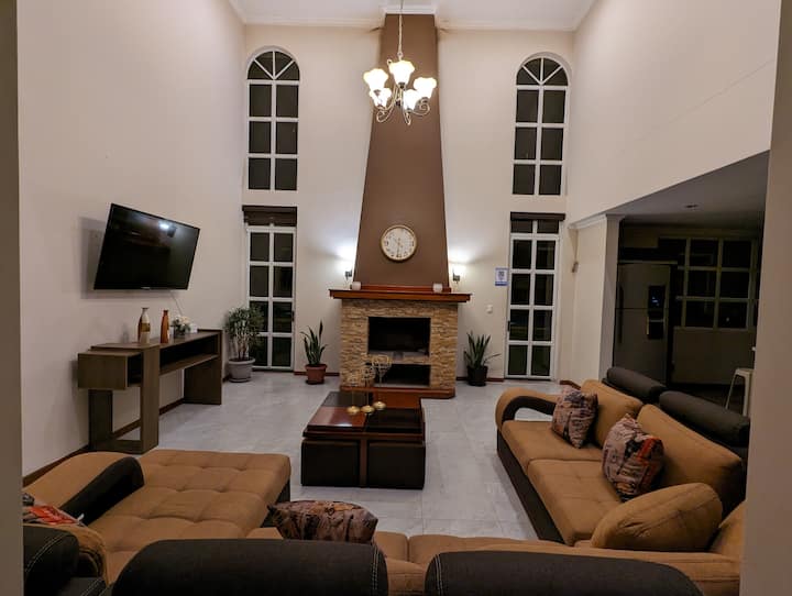 Alojamiento En Cuenca "Villa Rosita"+ Piscina - Cuenca