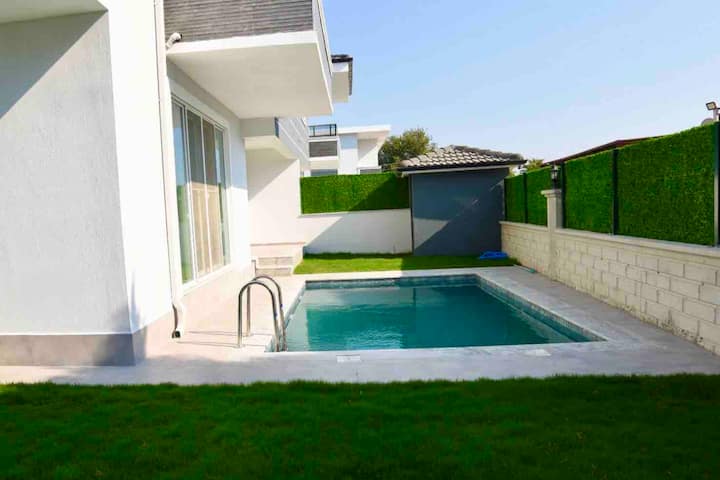Rahat Geniş Havuzlu Villa Kalyon 1 - Sarıgerme
