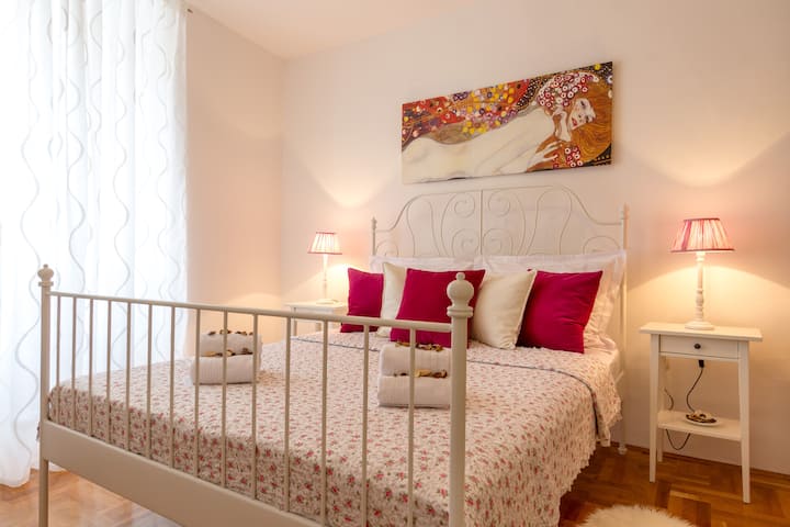 Modern And Cozy 1bd Apartment 1 Min To Main Square - Split