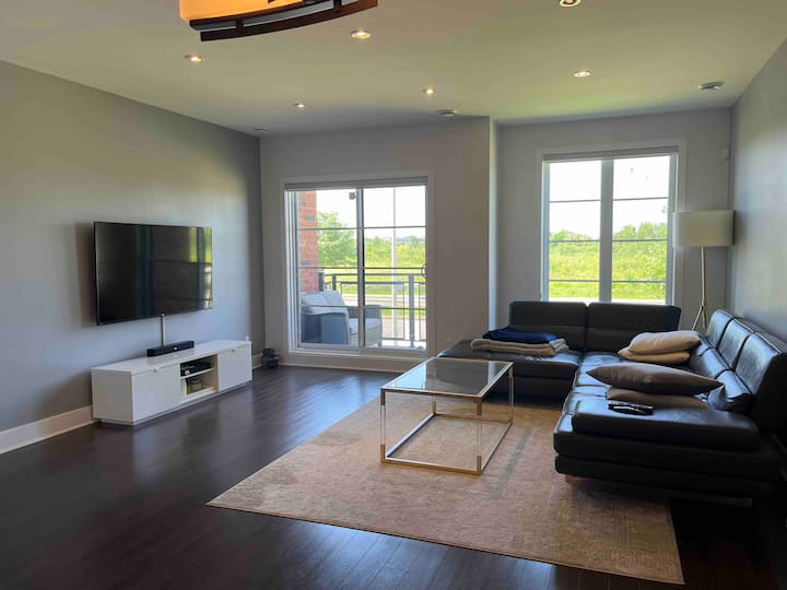 Beautiful 1 Bedroom In Great Location - Pointe-Claire