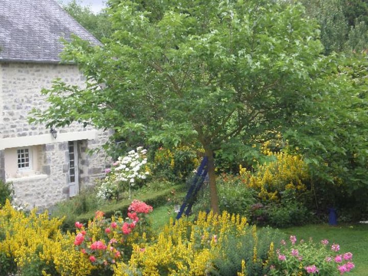 Gite De Charme Au Jardin, Proche Mer,mt St Michel, - Coutances