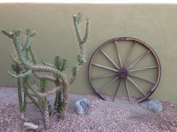 Beautiful Southwestern Retreat - La Quinta, CA