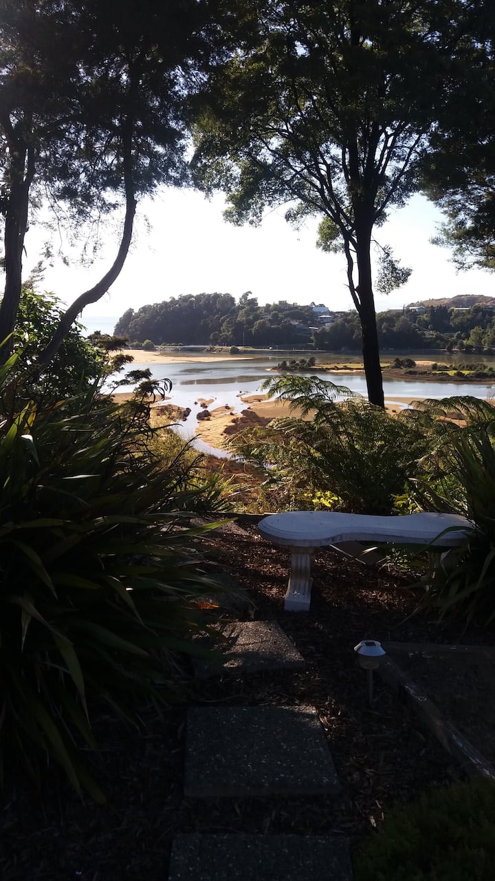 Sea Views, Bush & Tranquility - South Island