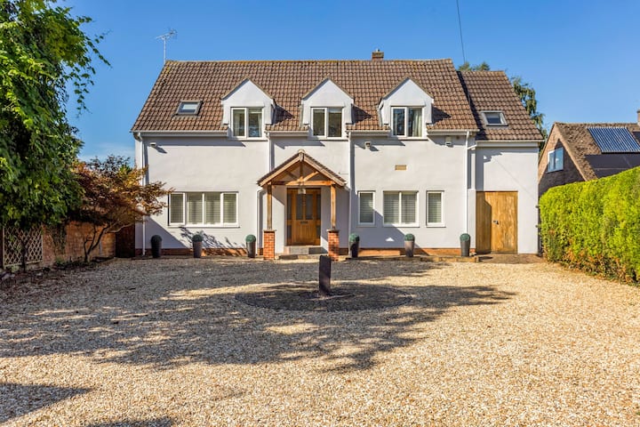 Large Family Home - Cheltenham