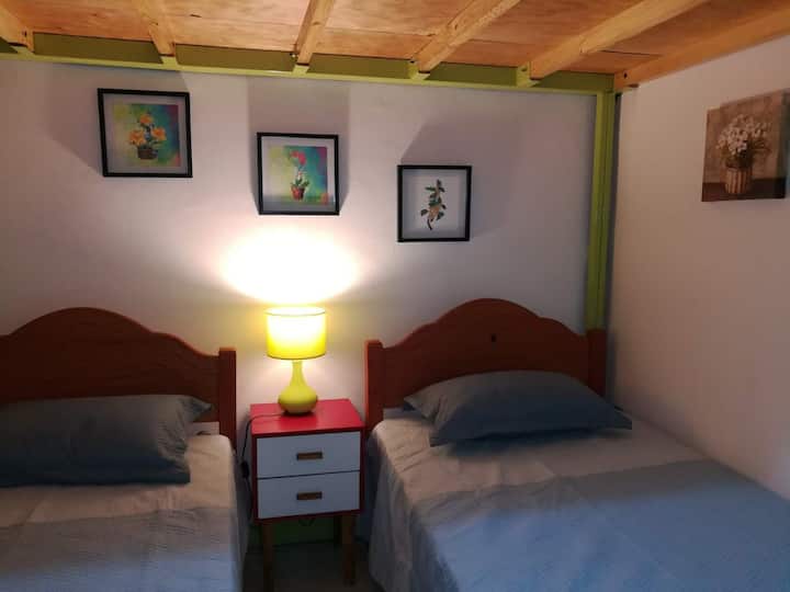 Agradable Hostal En Barrio Patrimonial De Santiago - Santiago, Chile