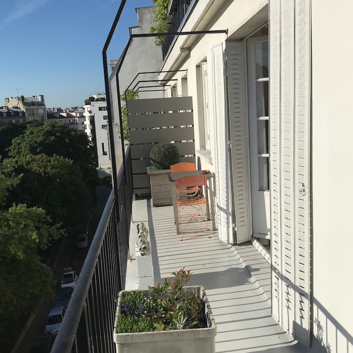 Séjour Lumière Et Confort Avec Terrasse. - Paris