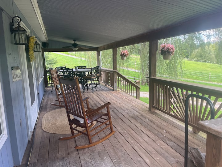 Story Book 3-bedroom/2-bath Bungalow, Free Parking - Pembroke, VA
