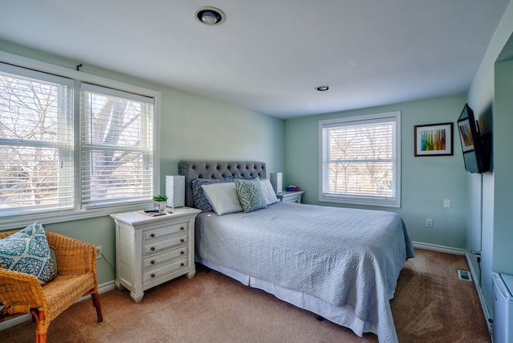 Riesling Room Old Town. Furnished Room 1400 P/m - Niagara-on-the-Lake