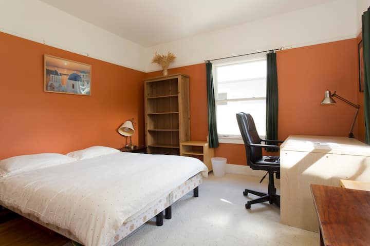Large Bedroom In Albany Near Solano Avenue - Berkeley, CA