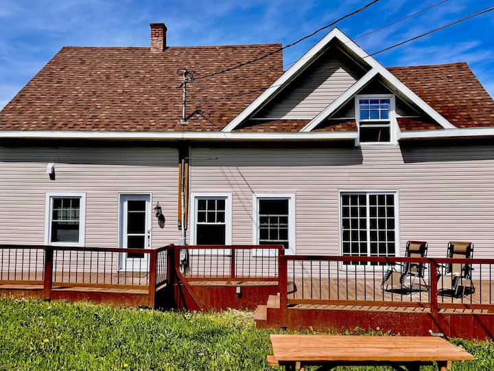 Chalet Avec Terrasse Ayant Vue Sur La Baie - Gaspé