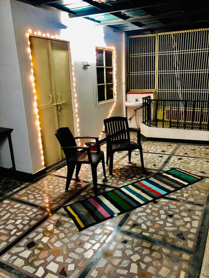 Guest Friendly Terrace Private Room - 瓦拉那西