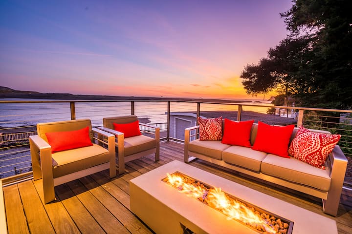 Luxurious Waterfront Sonoma Coast Home - Jenner, CA