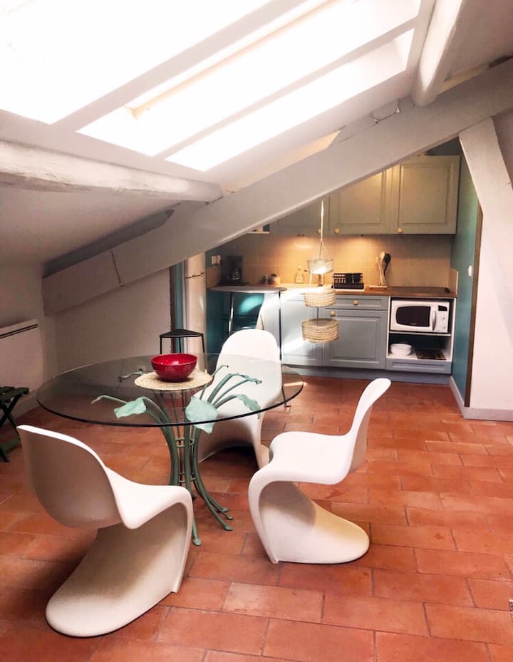 Grand Studio Mansardé, Central Confortable & Clim - Arles, France
