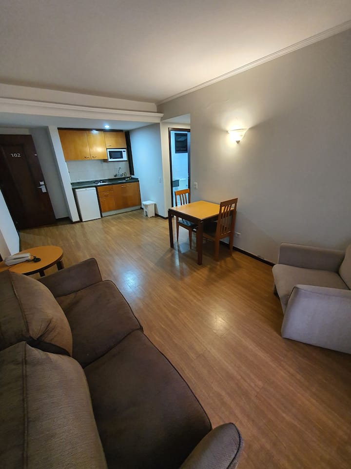 Apto 102 – Imóvel Inteiro óTimo Custo Benefício. - Curitiba