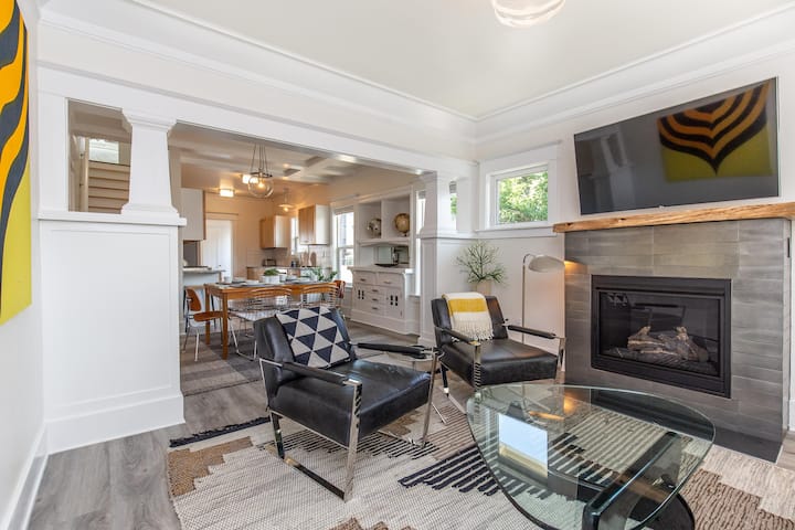 Modern, Sleek & Stylish: 2 Blocks From Hawthorne! - Portland, OR