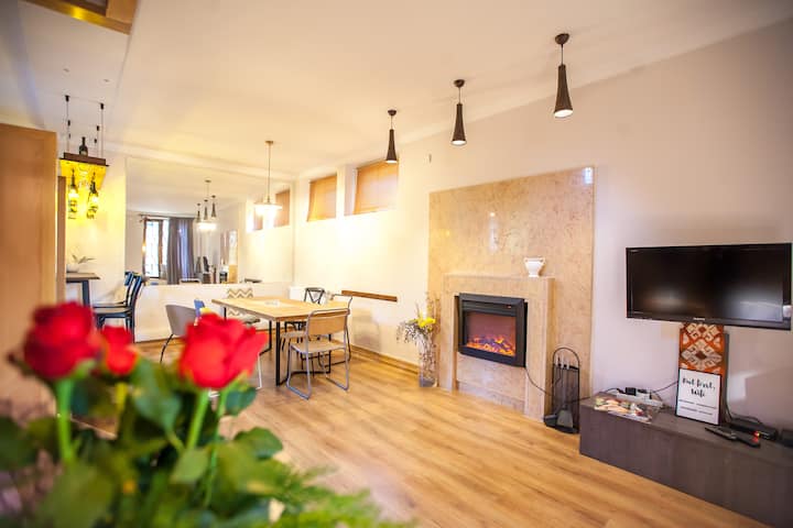 ★3 Storey House In The Center With 4br★ - Tbilisi