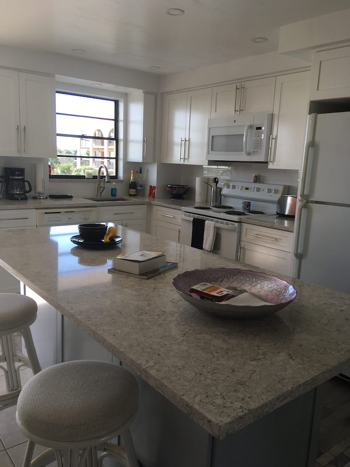 Water View With Beautifully Renovated Kitchen - Marco Island, FL