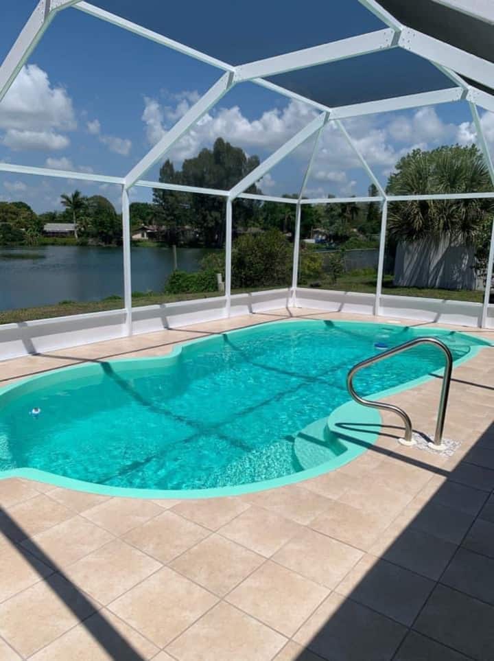Lake Front House With A Pool - Sarasota