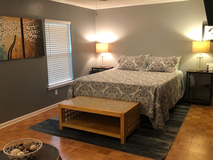 Pool, Firepit, Fresh Eggs & Tranquility- Gray Room - Jacksonville, FL