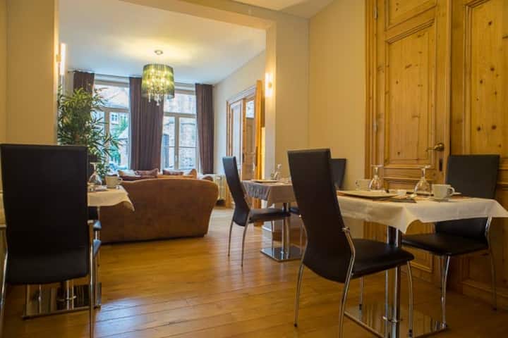 "Charming Room" (Met Luxebad!) In Hartje Brugge. - Bruges