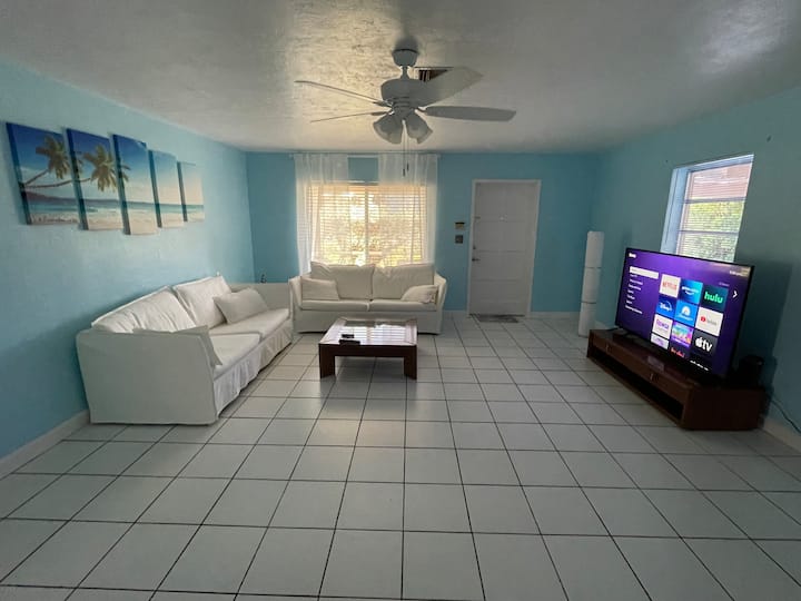 Beach Cottage - Pompano Beach, FL