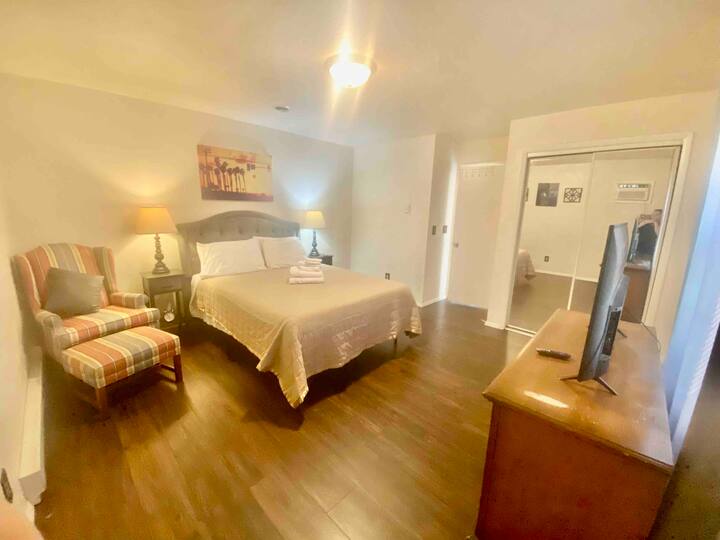 *Peaceful* 3 Br 1 Ba Home Away From Home - Toledo, OH