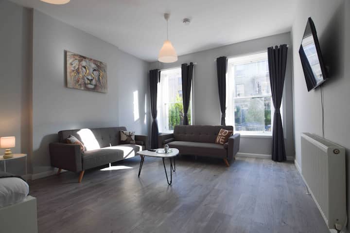 Upmarket Ground Floor Apartment In Morningside - Edinburgh, UK