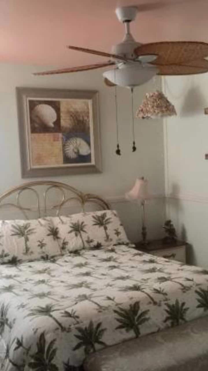 Charming Home In Slo With A Lovely Backyard! - San Luis Obispo, CA
