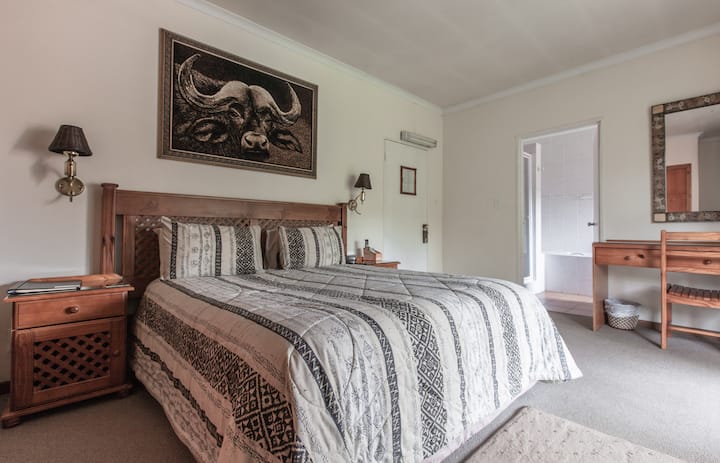 Ipe Tombe Guest House - Queen With Balcony - Midrand