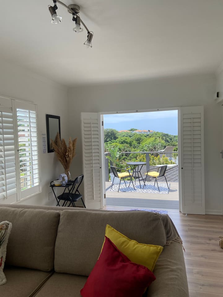Spacious Apartment Overlooking The La Lucia Valley - KwaMashu
