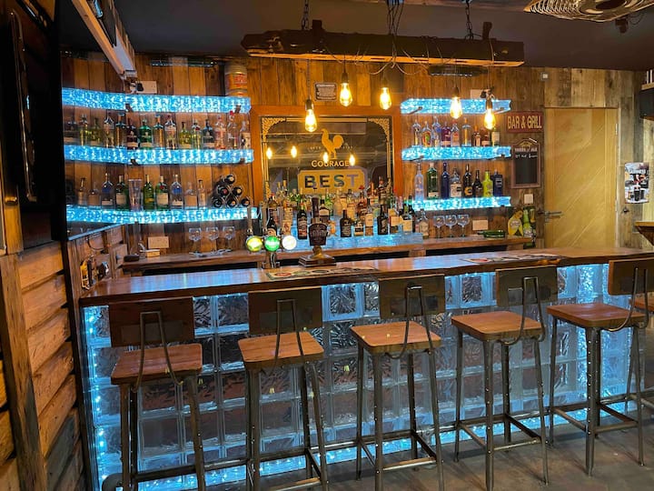 Sleeps 14, Pool Tables,table Tennis, Bars & Hottub - Tavistock