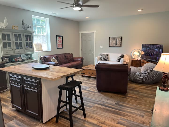 Bluebird Barn -Entire Private Guesthouse Near Gm - Columbia, TN