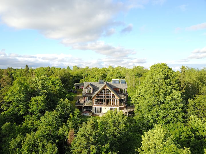 Big Family Waterfront Cottage - Ontario