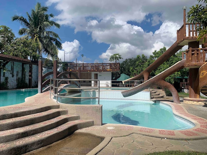 Farm Feels Resort In Alitagtag, Batangas - Taal